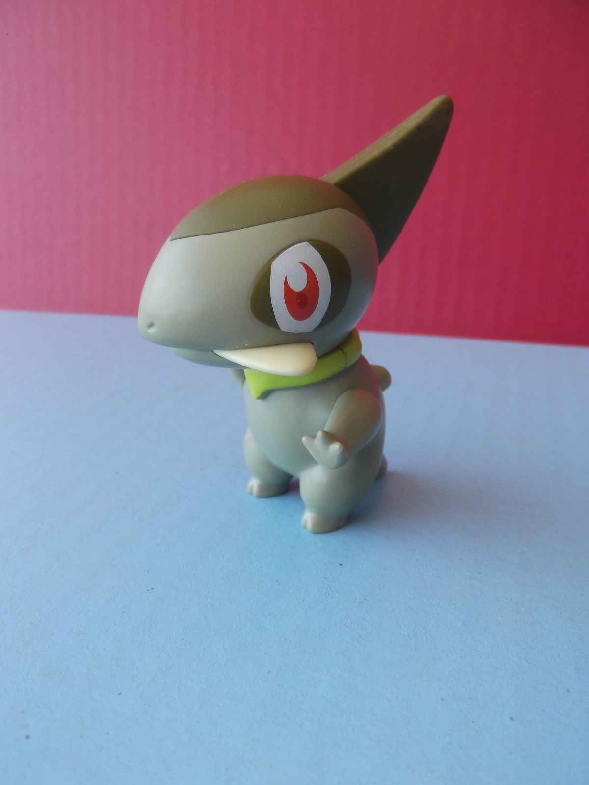 MCDONALDS HAPPY MEAL "AXEW" 3"IN FIGURE HEAD TURNS BACK & FORTH 2012 ...