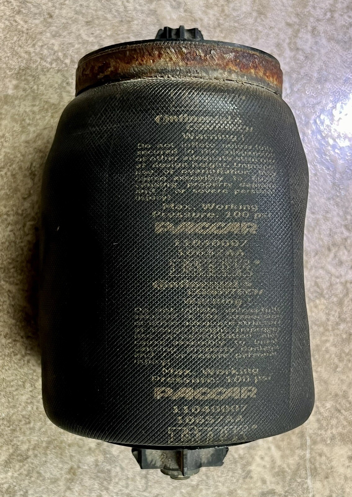 Kenworth t680 cab sleeper air spring OEM air b paccar 11040007 for sale ...