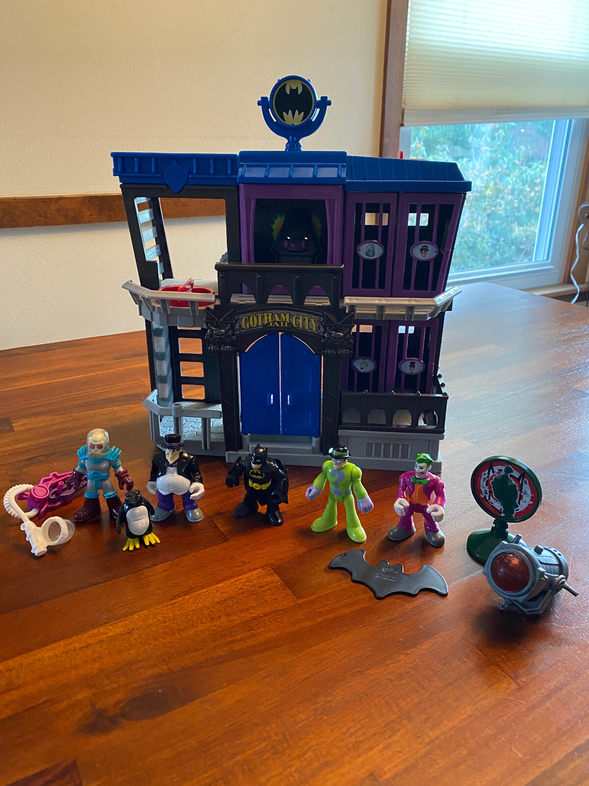 Imaginext Batman Gotham City Jail Playset w/ Batman, Joker, Penguin ...