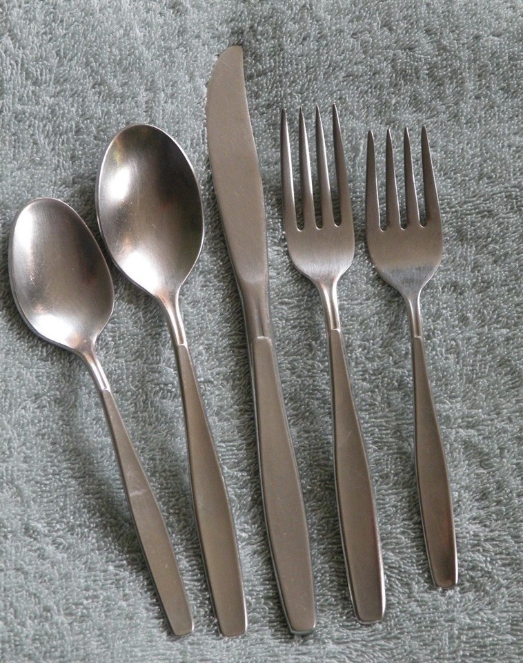 MODERN LIVING - Rogers Cutlery Co Satin Stainless Silverware / Flatware ...