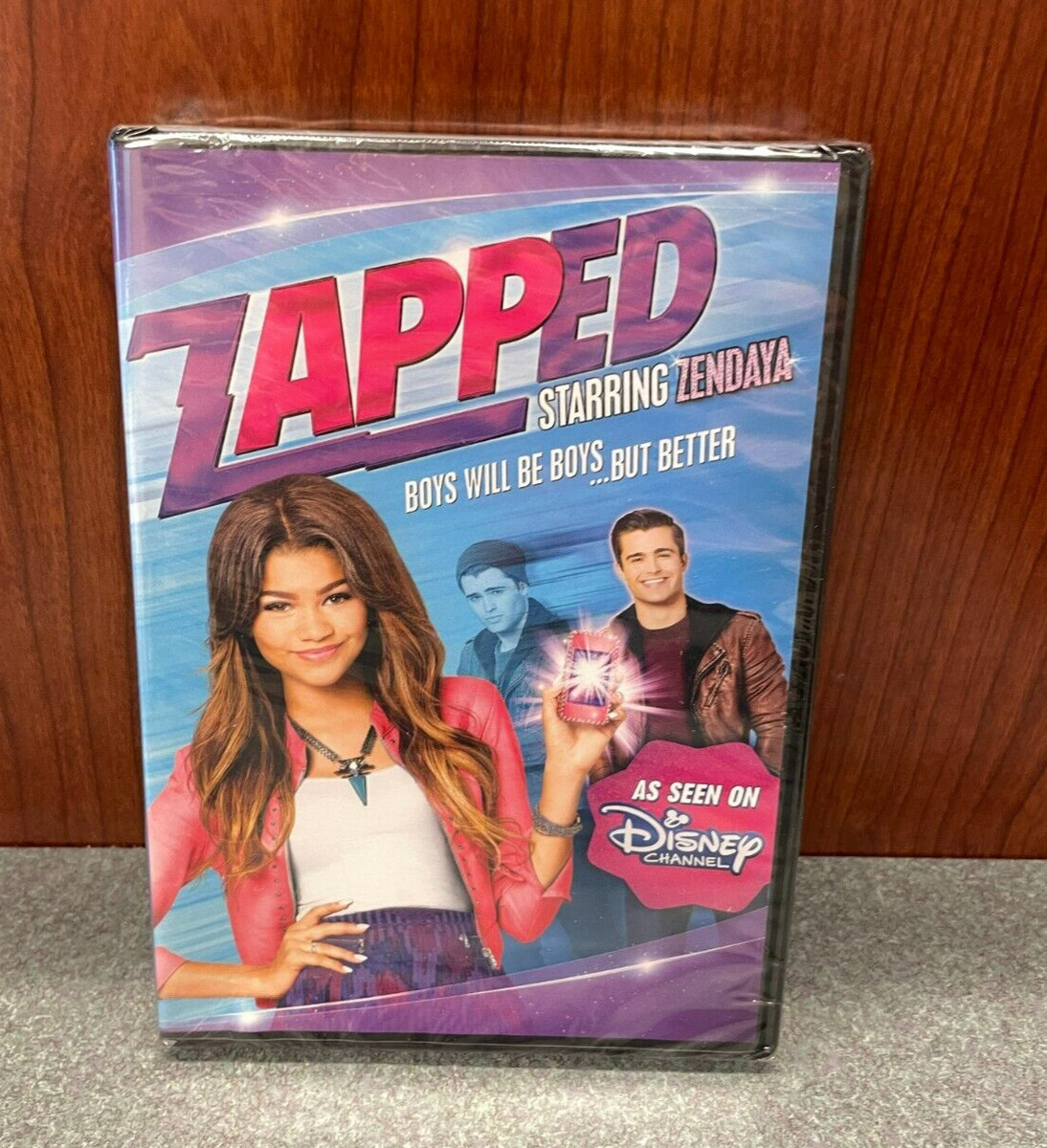 Zendaya Nails In Zapped