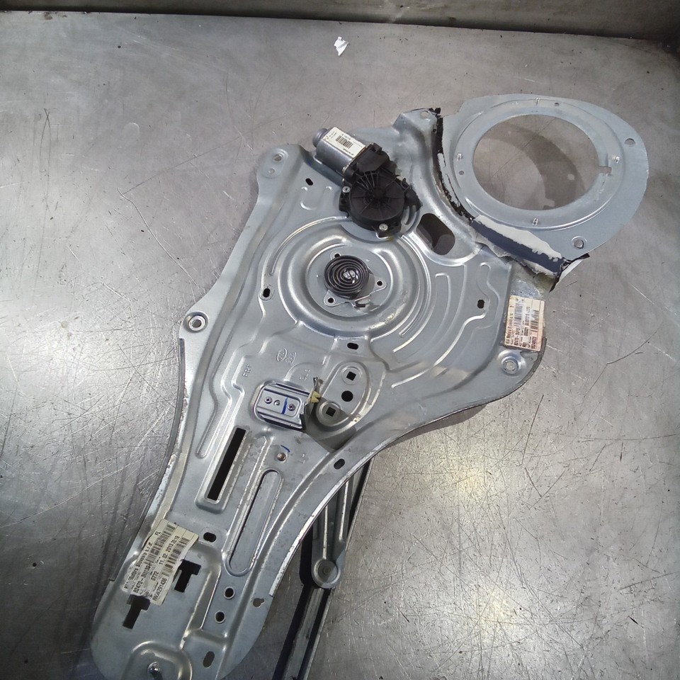 Kia Sportage Mk3 SL 2010-2015 Passenger/Left/NS Front Window Regulator ...