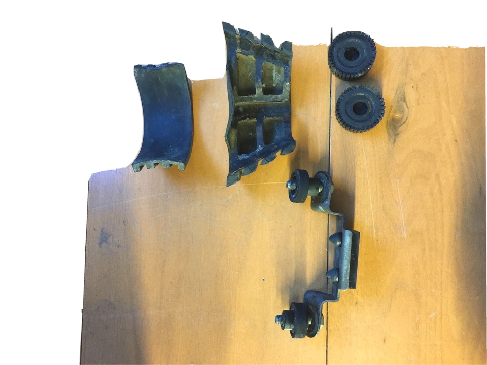 Suzuki dr 600 Djebel dakar FISSAGGIO SOSTEGNI GOMMA sella serbatoio ...