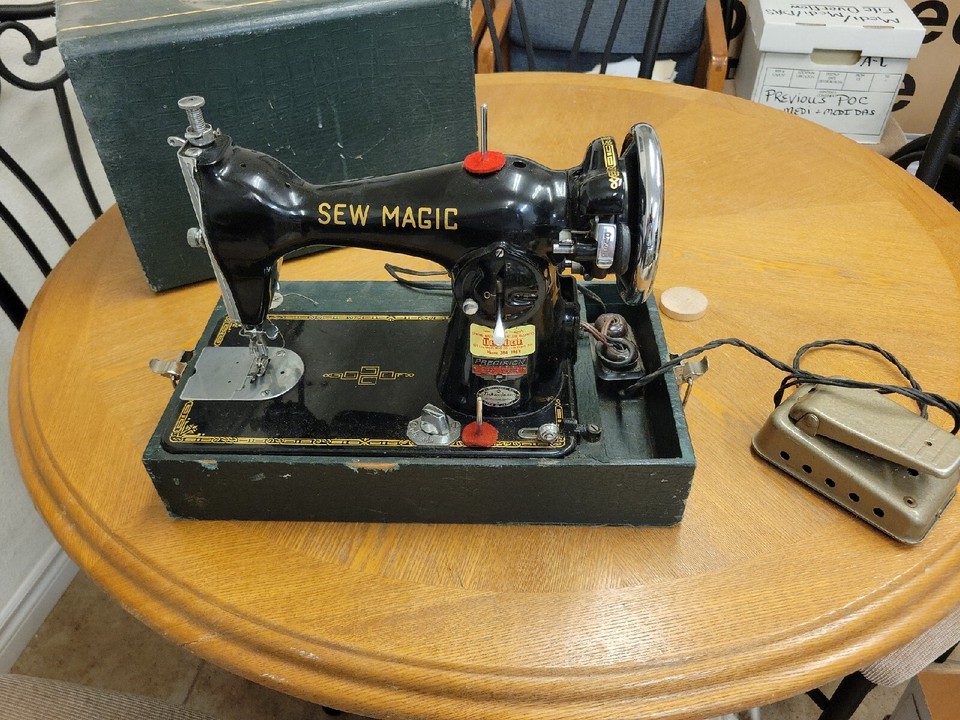 Vintage "SEW MAGIC" SEWING MACHINE w/ CARRYING CASE -PRECISION. STILL ...