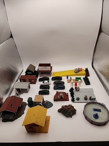 Vintage HO Scale Small Buildings And Detail Pieces Lot Train Layout ...