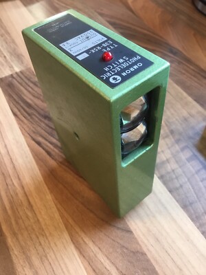 OMRON PhotoElectric Switch E3B-4036B / RSK-G 110, 120, 220, 240v ...