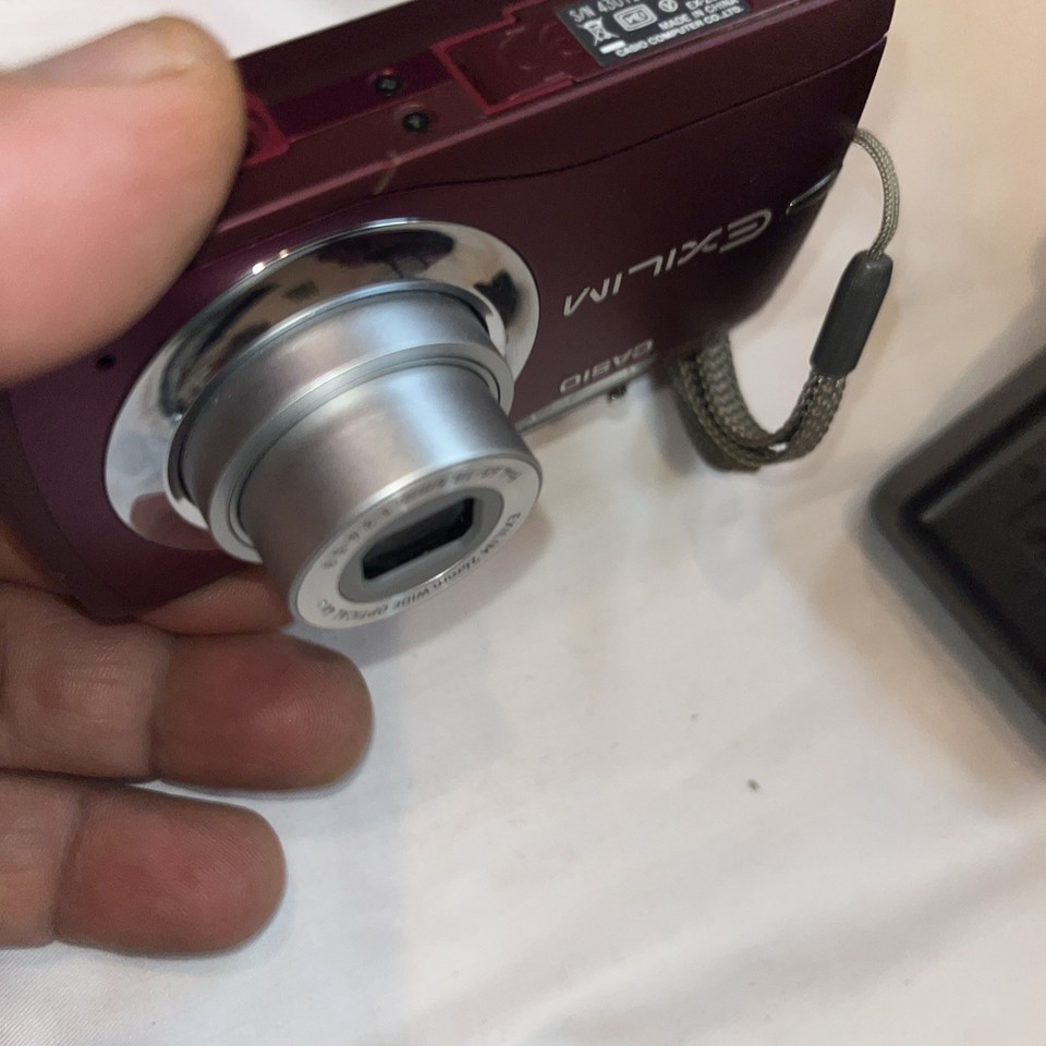 Casio EXILIM EX-Z550 Red 14.1 MP Digital Camera With 32GB Memory Card ...