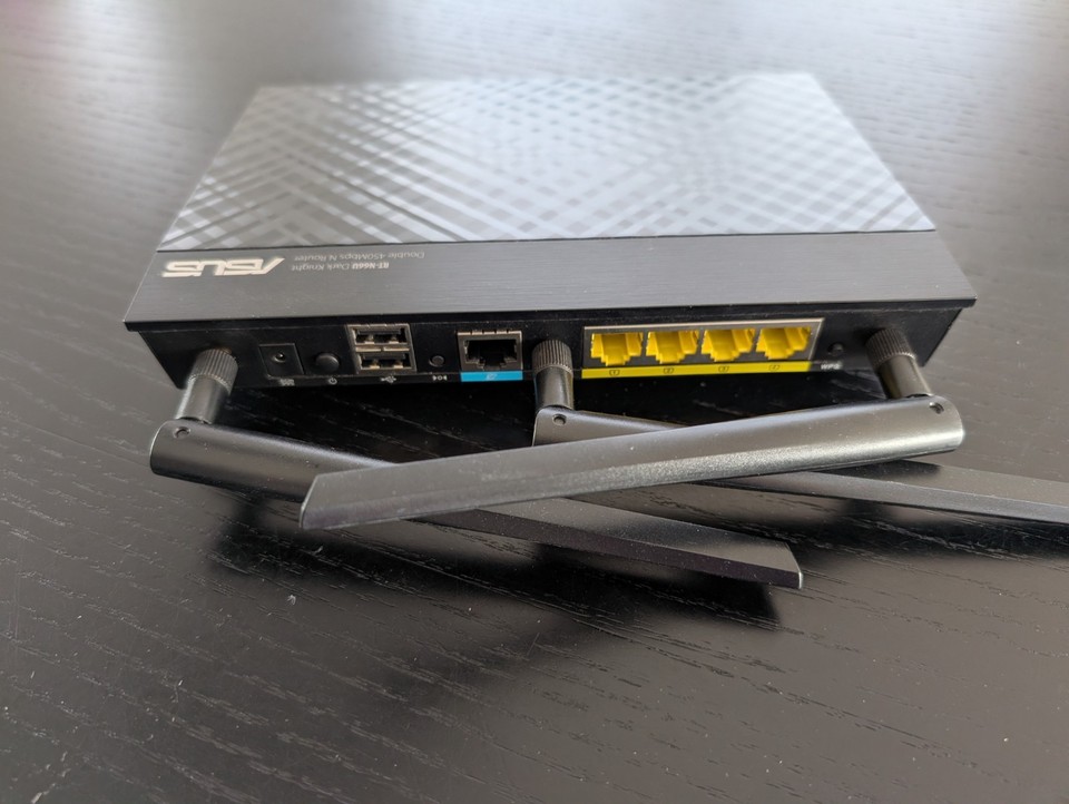 ASUS Dark Knight RT-N66U 450Mbps Gigabit Dual Band Wireless N Router ...