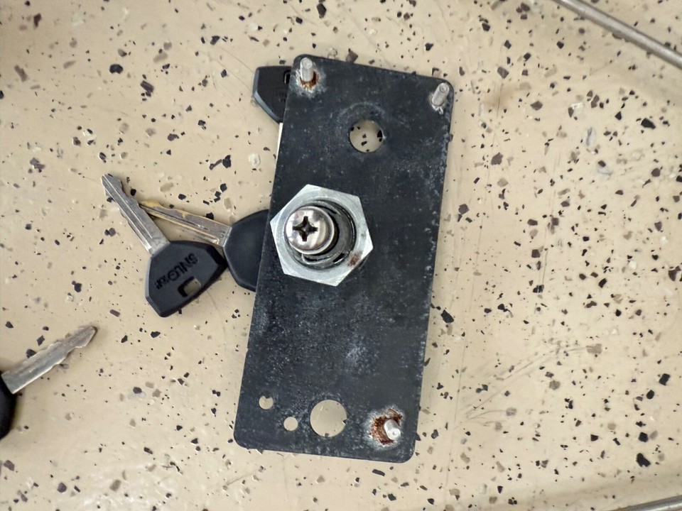 Snugtop Latch Assembly with Lock and Keys | eBay