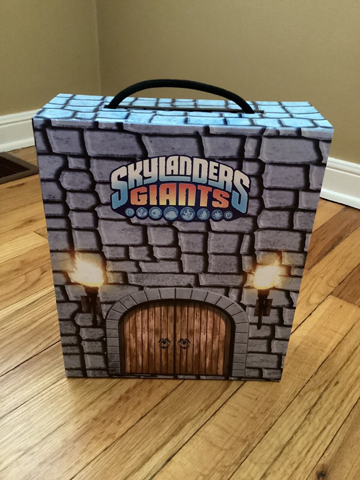 SKYLANDERS GIANTS Storage Display Box Carrying Case~Used~With 10 ...