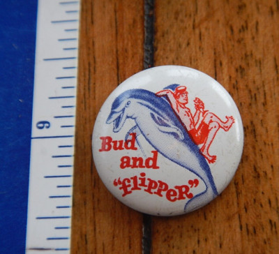 1964 IVAN TORS/MGM - BUD AND FLIPPER - TV SHOW METAL PINBACK / BUTTON 1 ...
