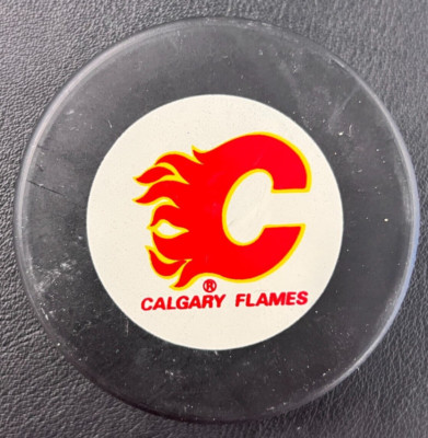 1990s Calgary Flames Souvenir Team Logo Puck NHL Hockey InGlasCo. Ltd ...