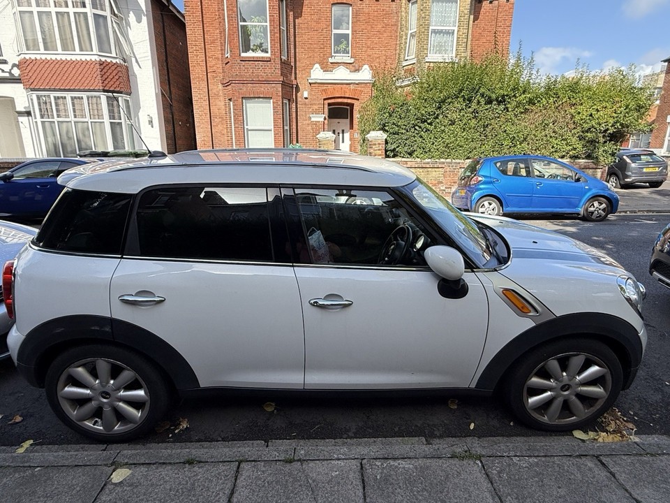 2011 White Mini Countryman Diesel 1.6 Manual 5 Door SUV READ ...