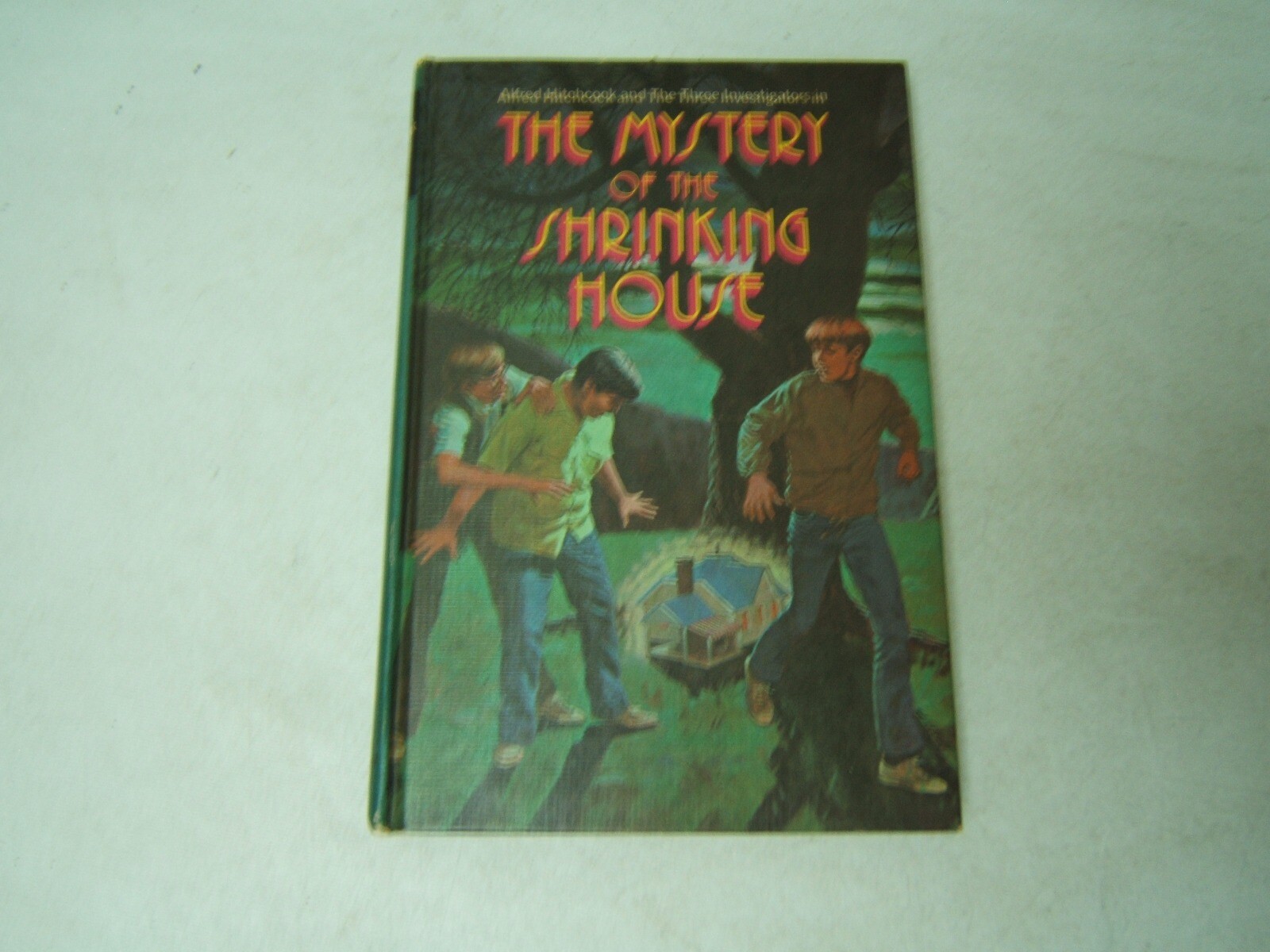 The Mystery of the Shrinking House Hitchcock The Three Investigators ...