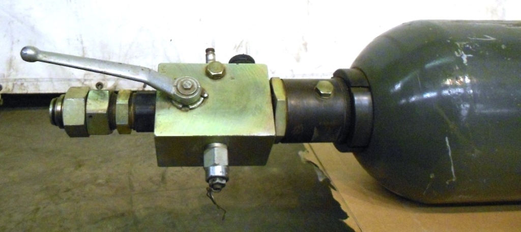 QHP BLADDER ACCUMULATOR QB050A01A00201, SIZE 050, MAX 207 BAR, DATE ...