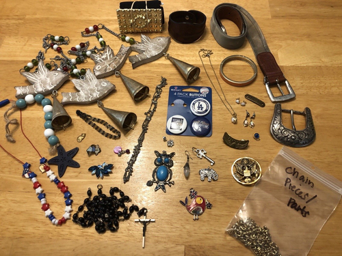 4+ Pound Lot Vintage to Now Costume Jewelry Buttons Pins Brooch Art ...