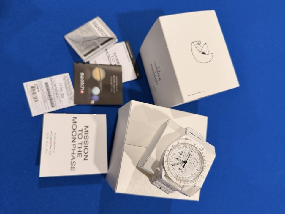 Omega x Swatch Moon Watch Mission To The Moonphase White Snoopy Box ...