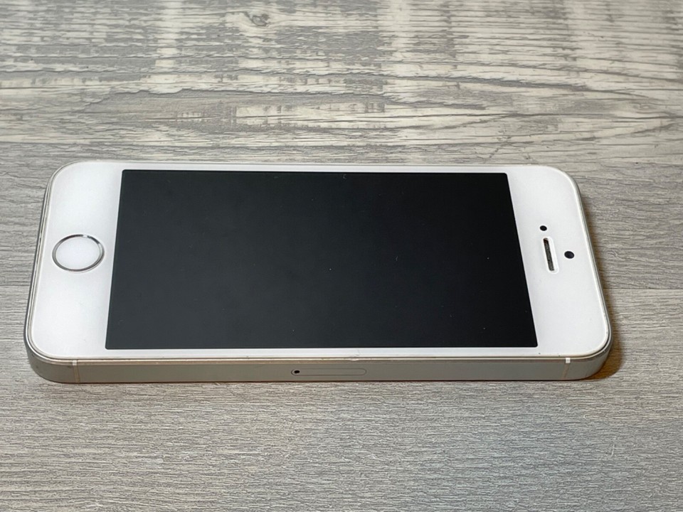 Apple iPhone SE 1st Gen. - 16GB 32GB 64GB 128GB - Unlocked AT&T T ...