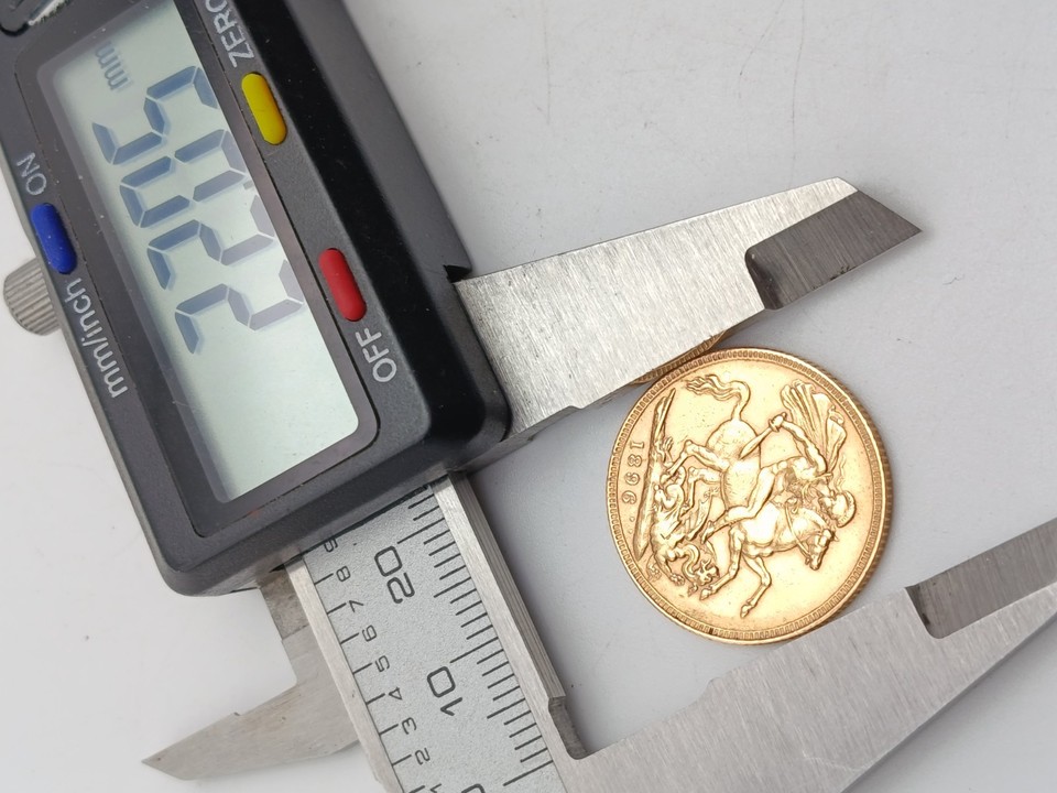 22ct Gold Sovereign Victoria Veiled Head 1896 London Mint, 7.98 Grams ...