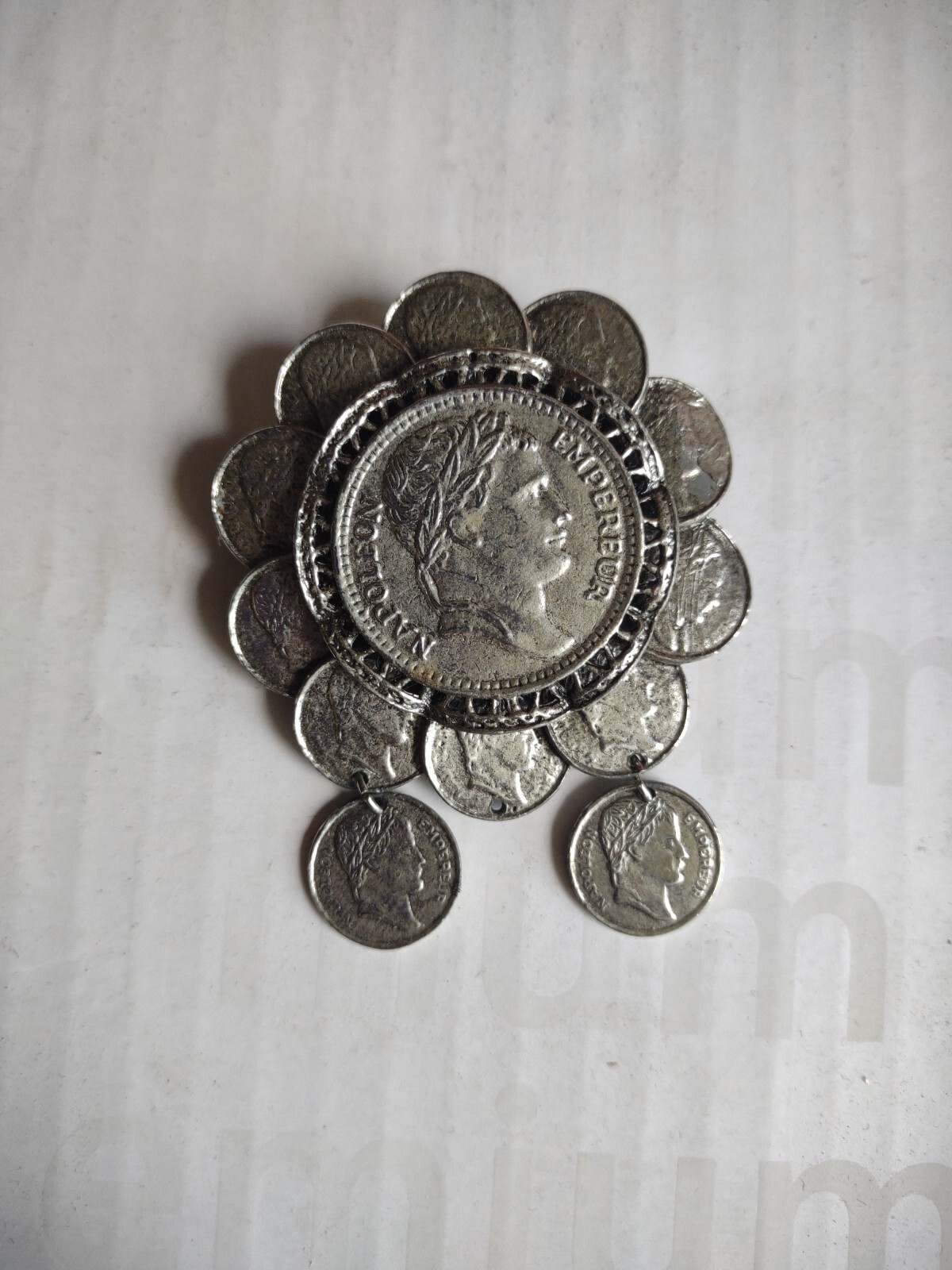 Vintage emperor napoleon gold tone coin brooch - Gem