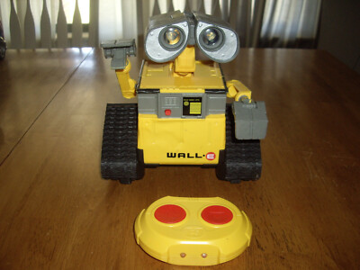 EUC Disney Pixar WALL-E HELLO RC REMOTE CONTROL FIGURE Robot Lights ...