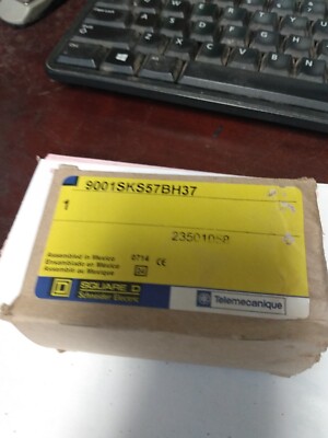 Square D 9001 SKS57BH37 Selector Switch, Spring Return Left & Right W ...