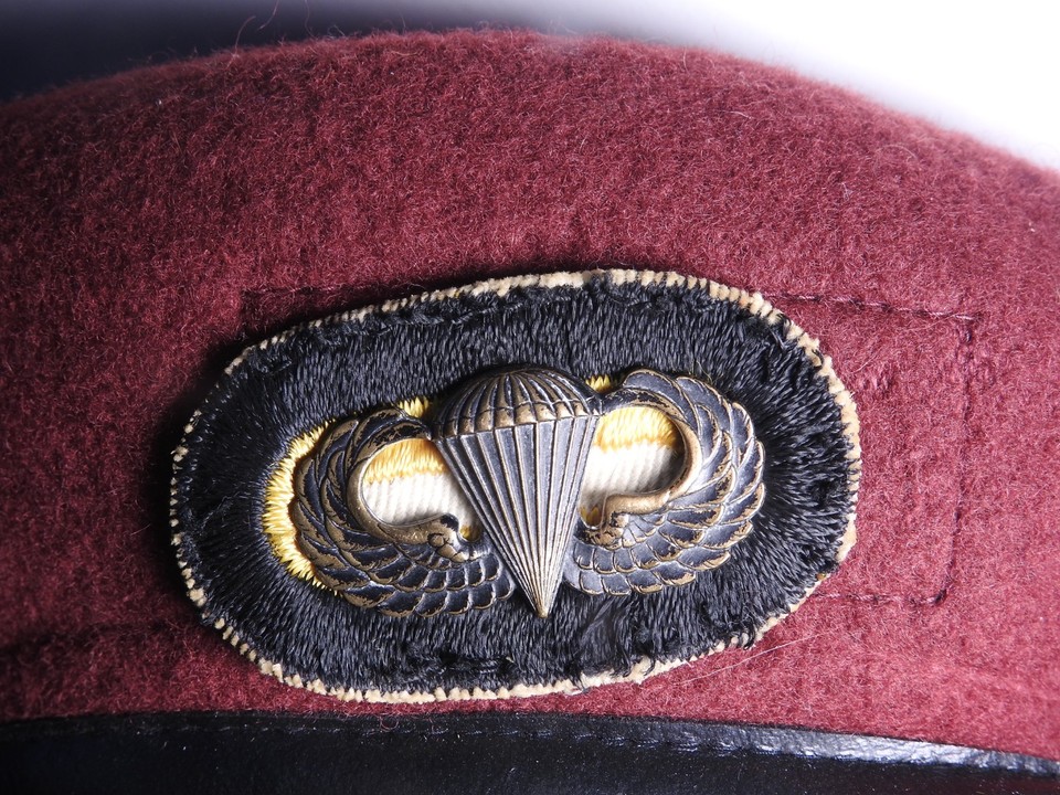 Veitnam era Red Beret Airbourn pin attached | eBay