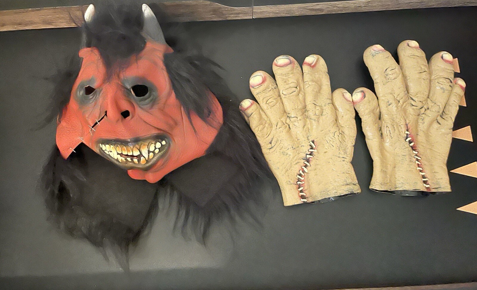 Scary Monster Halloween Mask With Hands - Gem