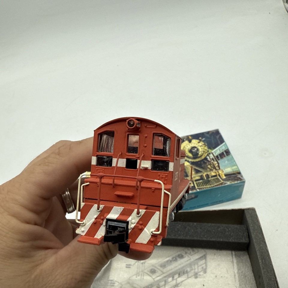 HO Scale Athearn, SW-1500 Locomotive TPW Tpow #303 Powered Locomotive ...
