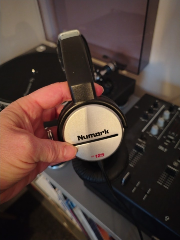 2x Pioneer PLX-500 Direct Drive Turntables/ Numark M2 Mixer/Headphones ...