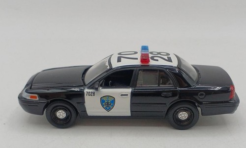 GREENLIGHT Police Car Ford Victoria 70 28 1 64 Scale Car | eBay