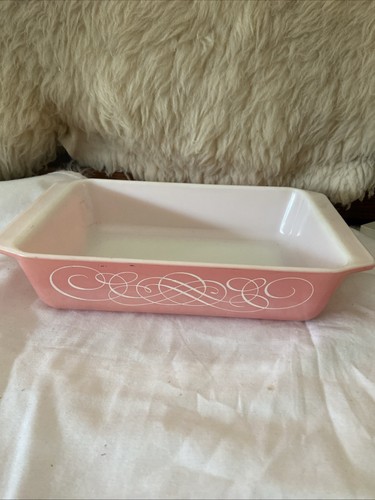 VINTAGE pink scroll PYREX baking dish 575-B 2 qt space saver NO lid lol ...