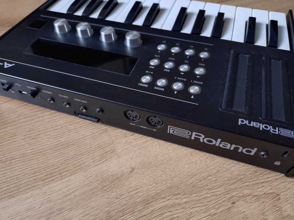 Roland A01 Midi Controller With 8bit Synth & Step Sequencer - Please ...