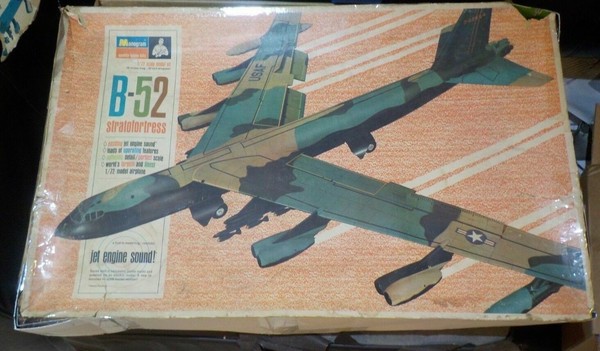 Monogram B-52 Stratofortress Model Kit 1/72 1968 PA215 USAF B52 Jet ...