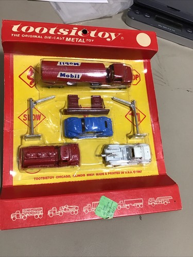 Vintage Tootsietoy Mobil Truck GAS STATION SET SEALED 1960s VW Bug Tow ...