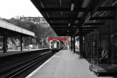 PHOTO 1980 DOVER PRIORY RAILWAY STATION A 4-CIG UNIT FOR LONDON ENTERS ...