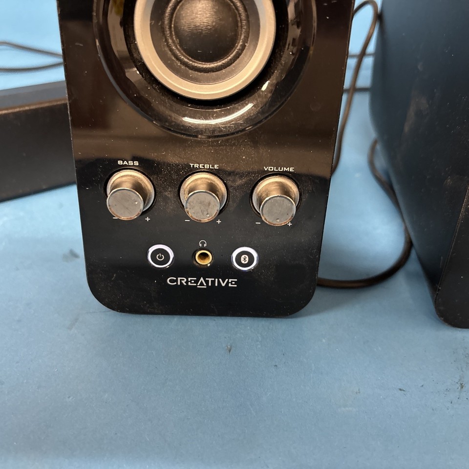 Creative T30 Wireless Bluetooth 2.0 and Line Input Computer Speaker ...