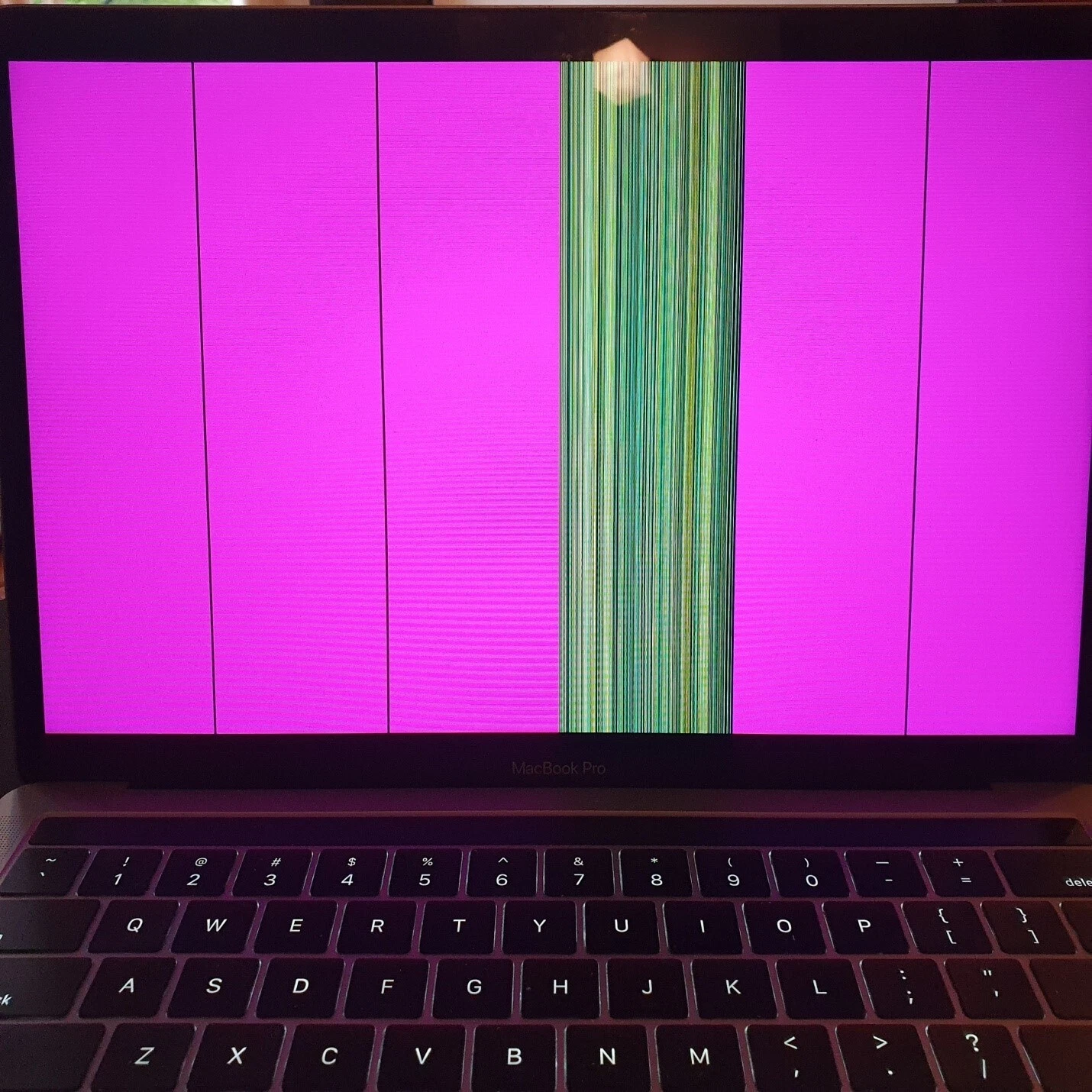 iMaster serviss- Apple remonts - Flexgate problēma MacBook ekrāniem