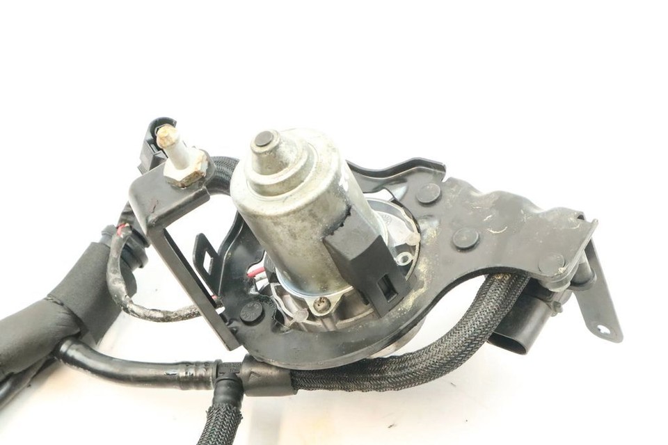 BMW E60 E61 M5 E63 E64 M6 V10 VACUUM PUMP WITH PIPES 6769029 | eBay