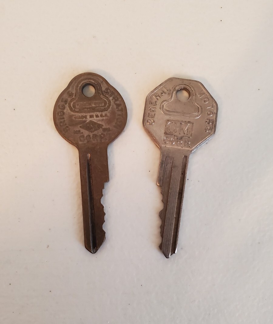 Vintage GM General Motors Briggs & Stratton Car Keys Knock Outs USA-set ...