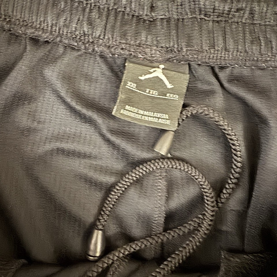 VINTAGE Jordan Shorts Mens 2XL Black Red Baggy Jumpman Logo Y2K ...