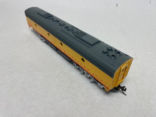 Rivarossi HO EMD E9B Unit (Dummy) CMStP&P Milwaukee Road #32B w/Kadee ...