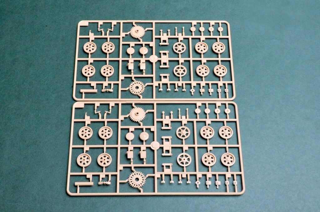 HobbyBoss 1/35 Hungarian Light Tank 38M Toldi I(A20) Plastic Model Kit ...