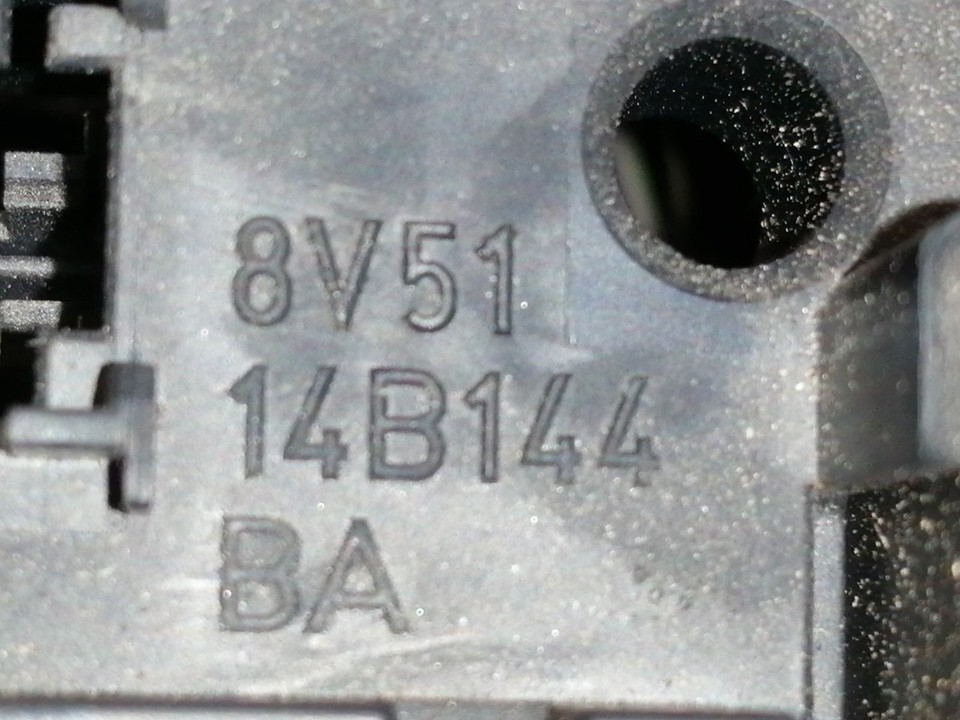 8V5114B144BA SCATOLA RELÈ/FUSIBILI / 1352064 PER FORD FIESTA CB1 TREND ...