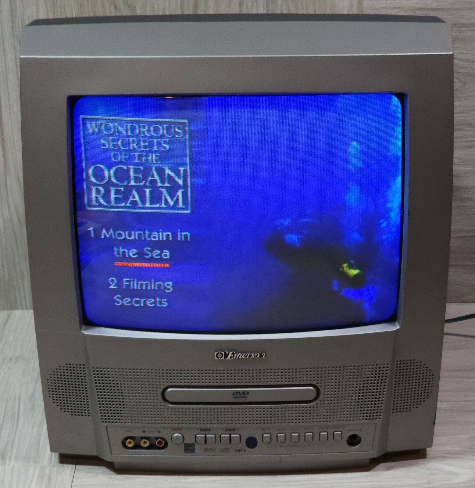 Emerson EWC13D4 13" CRT DVD Player / TV Television Combo No Remote ...