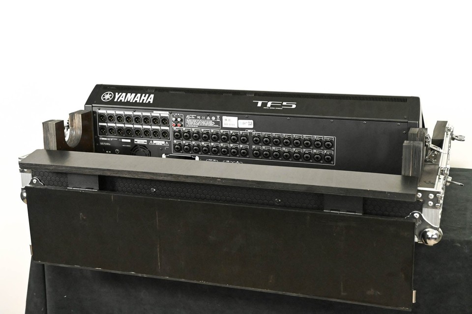 Yamaha TF5 32-Input Digital Mixing Console with Road Case CG01PSH | eBay