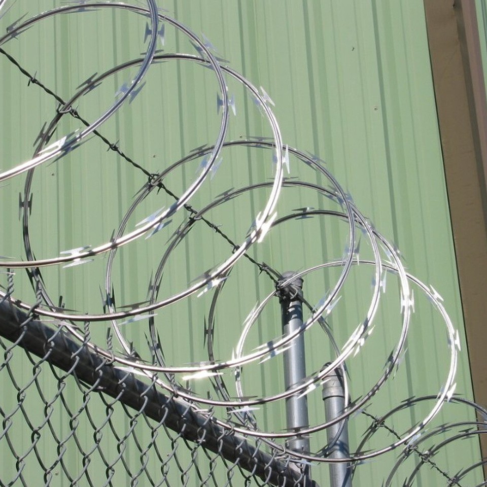 10MBarbed Razor Wire Bracket Rolls Galvanised Front Facing Wall Fence ...