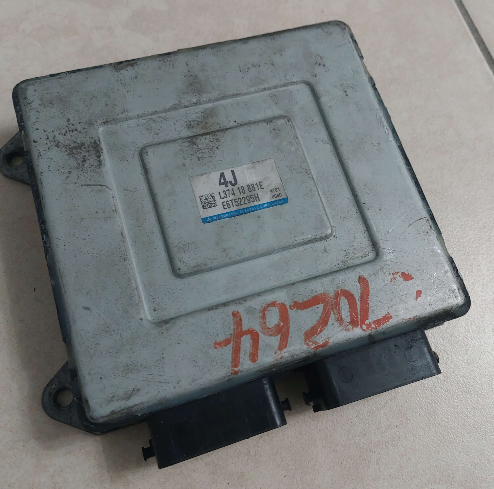 2004-2005 Mazda3 2,3 L module de commande moteur PCM ECU ECM (L374 18 ...