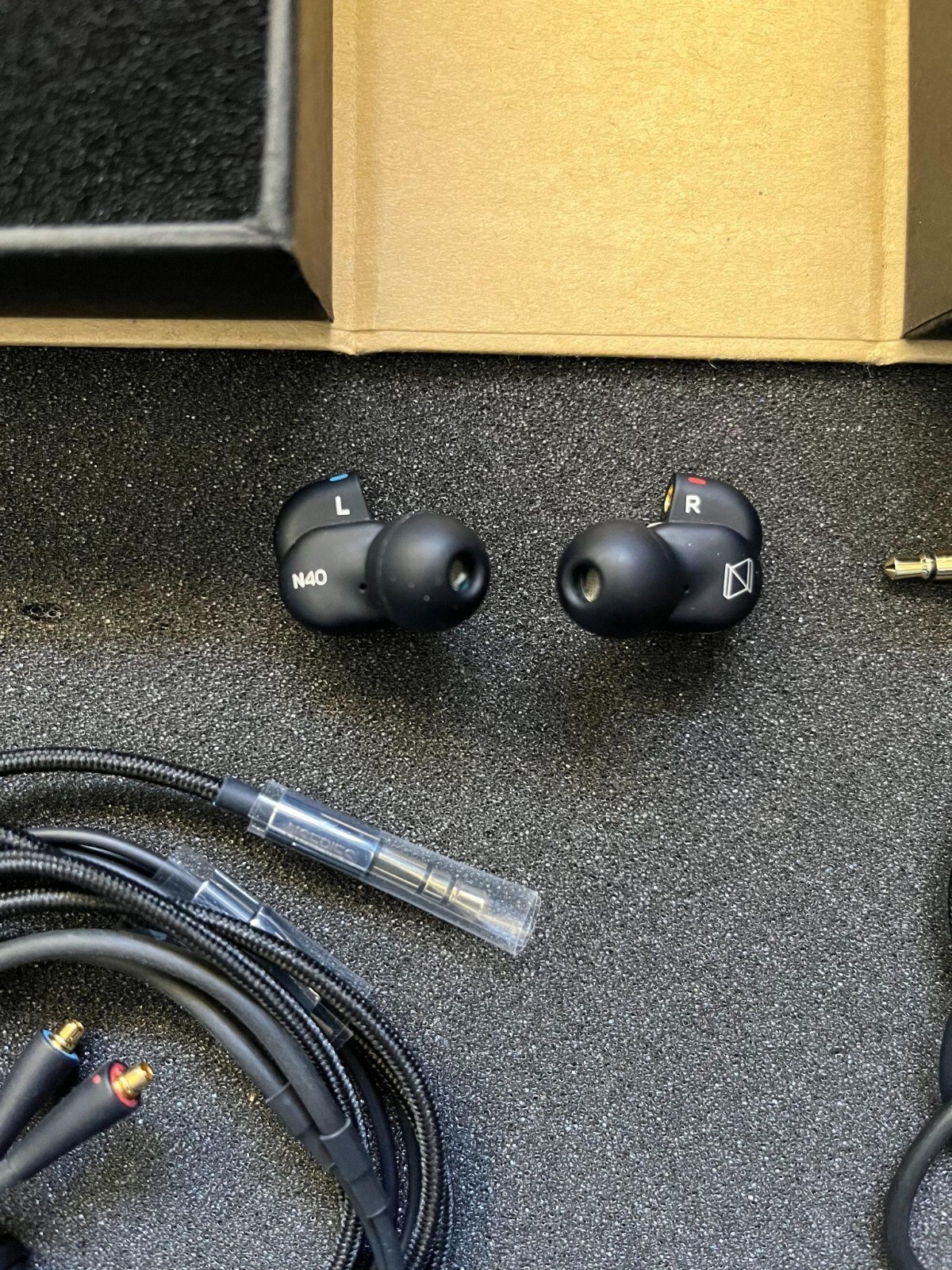 AKG N40 Customizable High-Resolution In-Ear Headphones | 3.5mm Jack ...