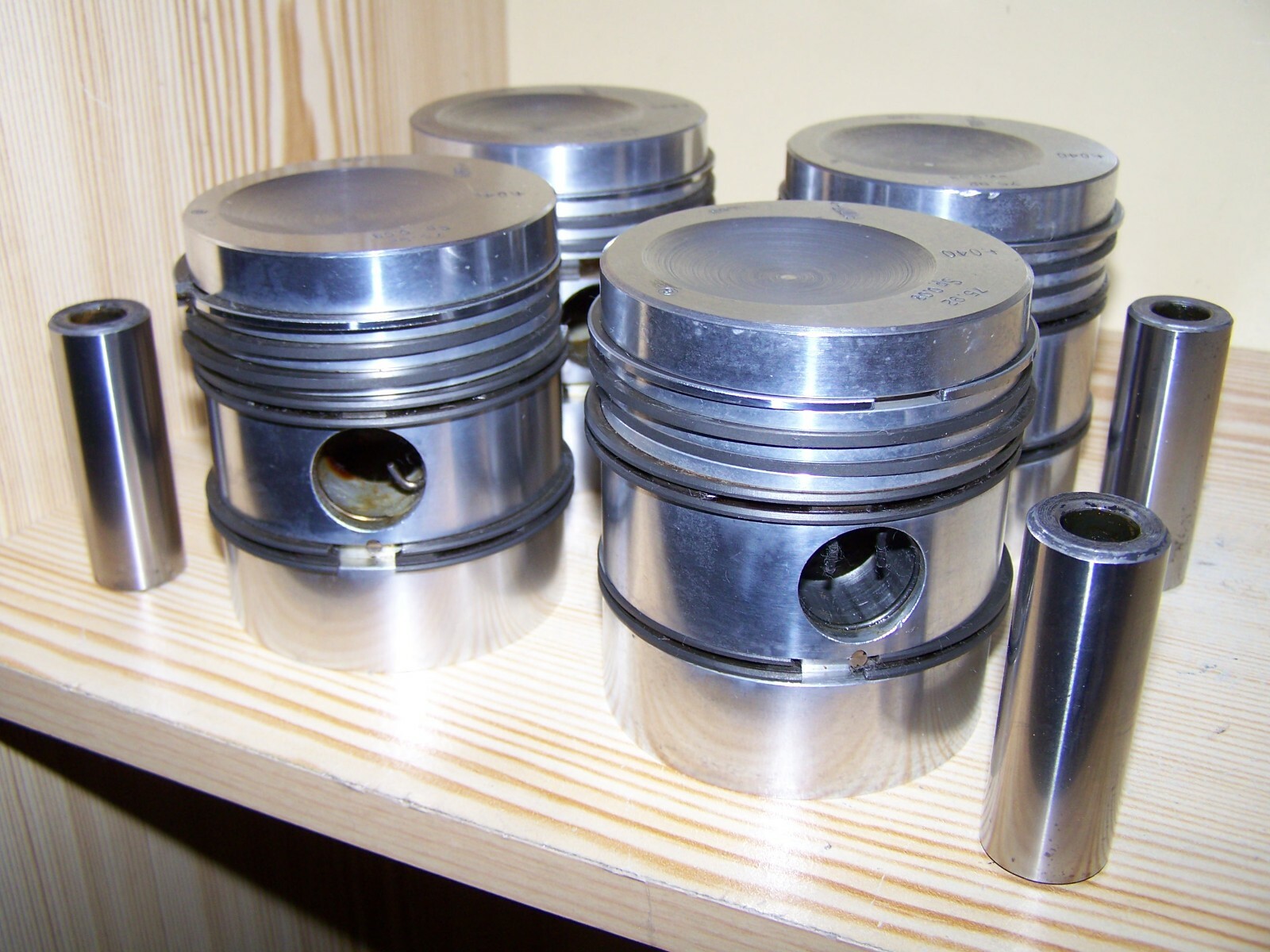 Mercedes-Benz OM 636 Set of 4 Pistons with Rings for Bore Size 75.50 mm ...